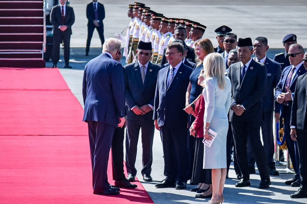 Mengiringi YAB Dato’ Seri Anwar Ibrahim, Perdana Menteri Malaysia ...